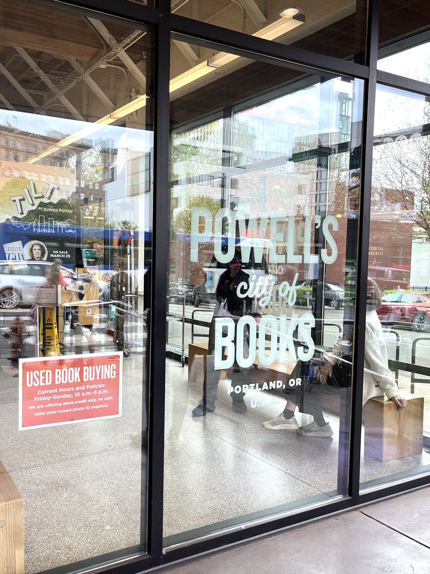 Powell’s city of Books ~Bookstore – Redeemingbeautyfamilyadventures